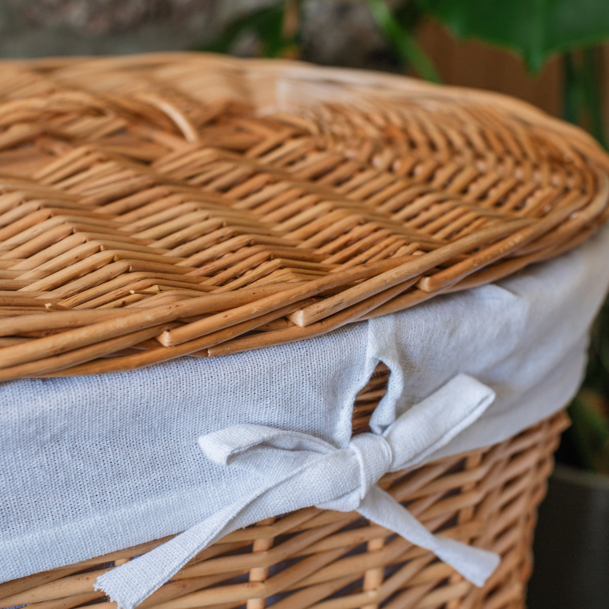 Natural Brown Oval Wicker Laundry Basket with Lid – Arthur Cameron