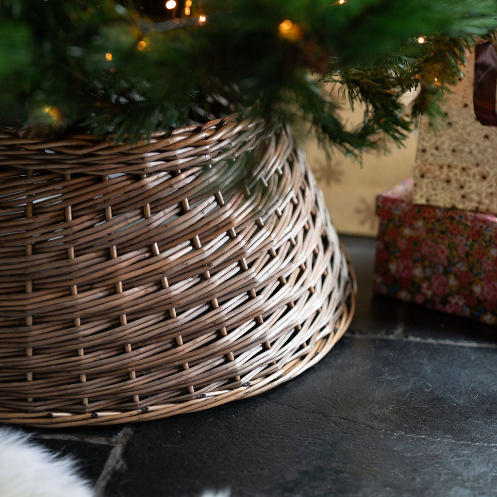 Antique Wash Rapallo Weave Wicker Tree Skirt - Extra Large – Arthur Cameron