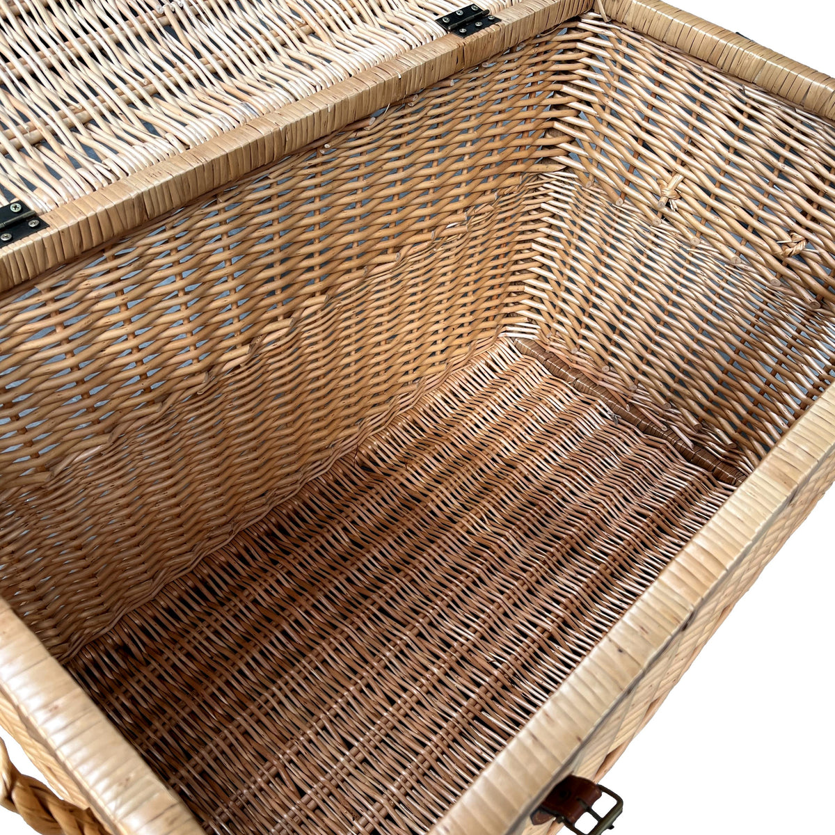 Natural Brown Modena Wicker Storage Basket Trunk – Arthur Cameron